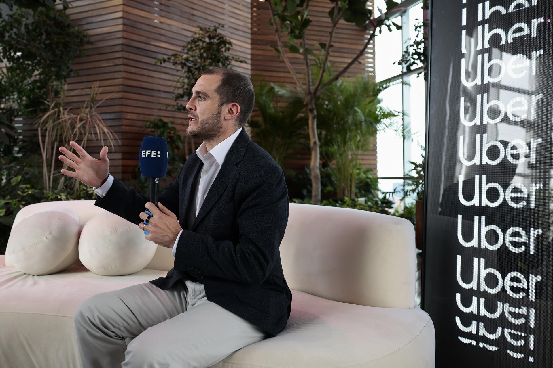Uber apuesta por los vehículos eléctricos