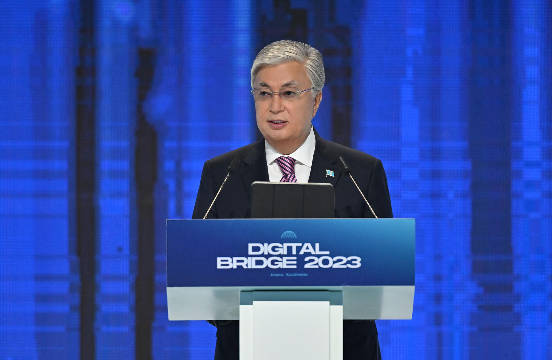 Kazakhstan to create specialized AI data centers within two years - EFE ...