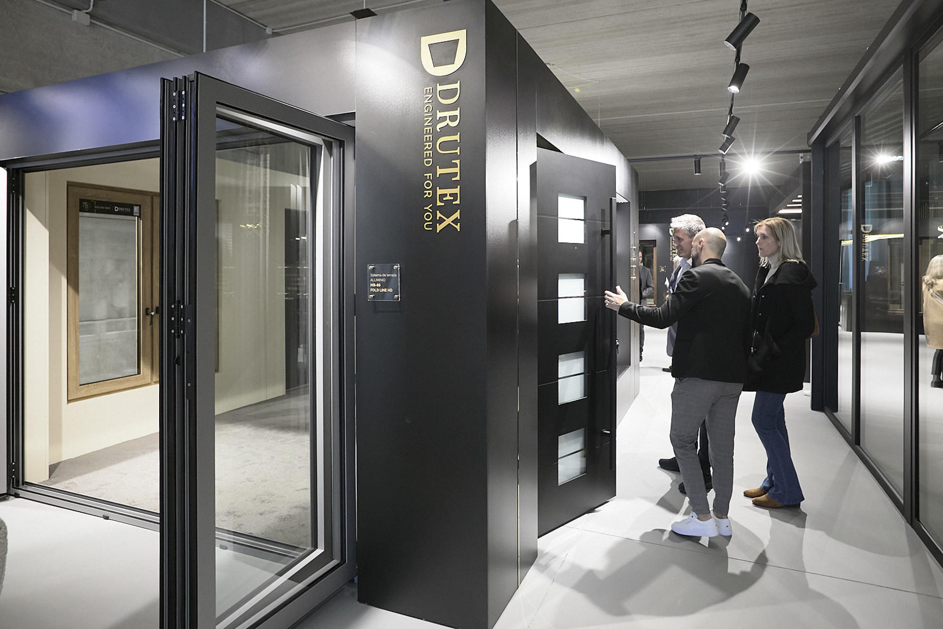 La empresa Drutex abre un 'showroom' en Gandía