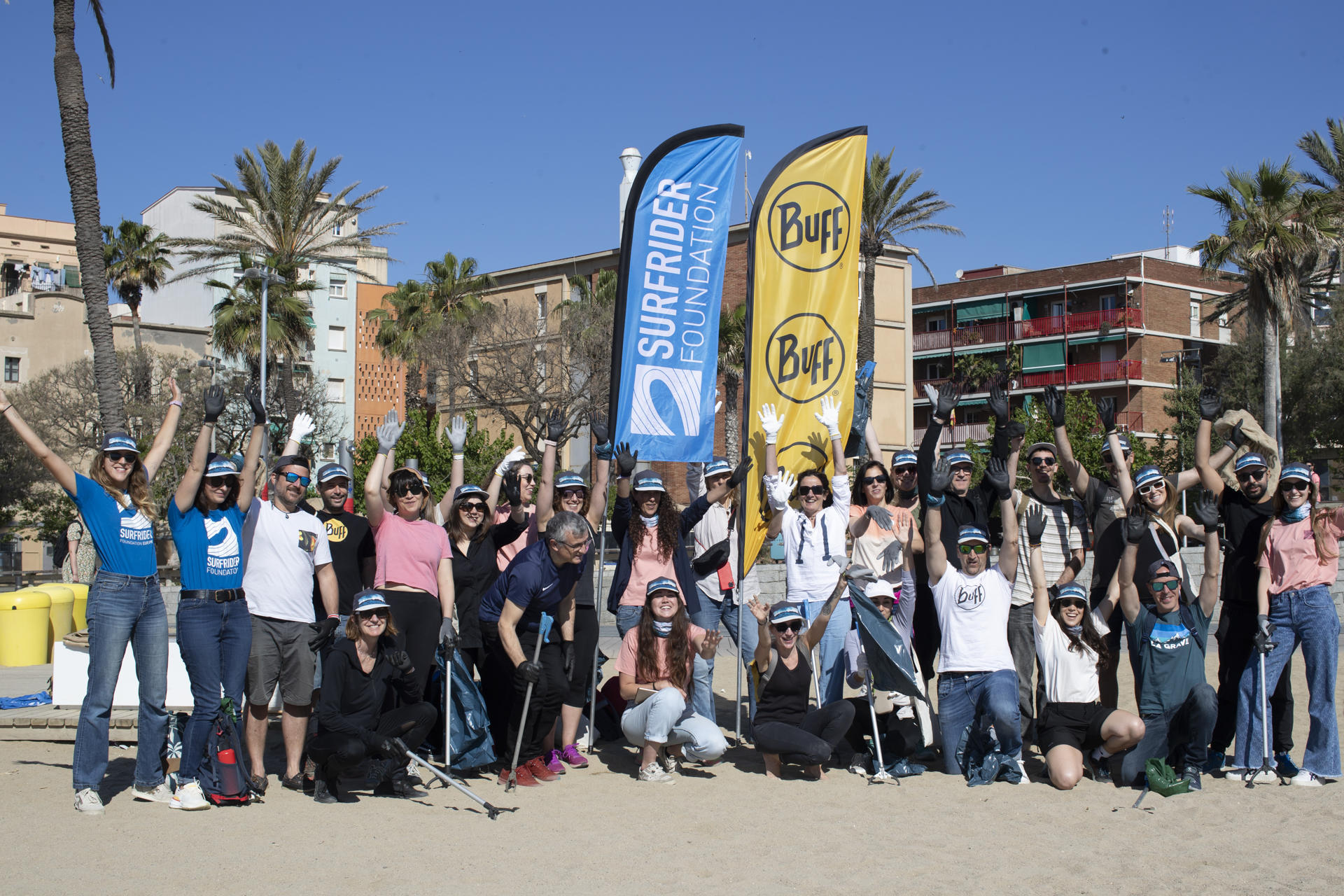 BUFF presenta su colección Surfrider