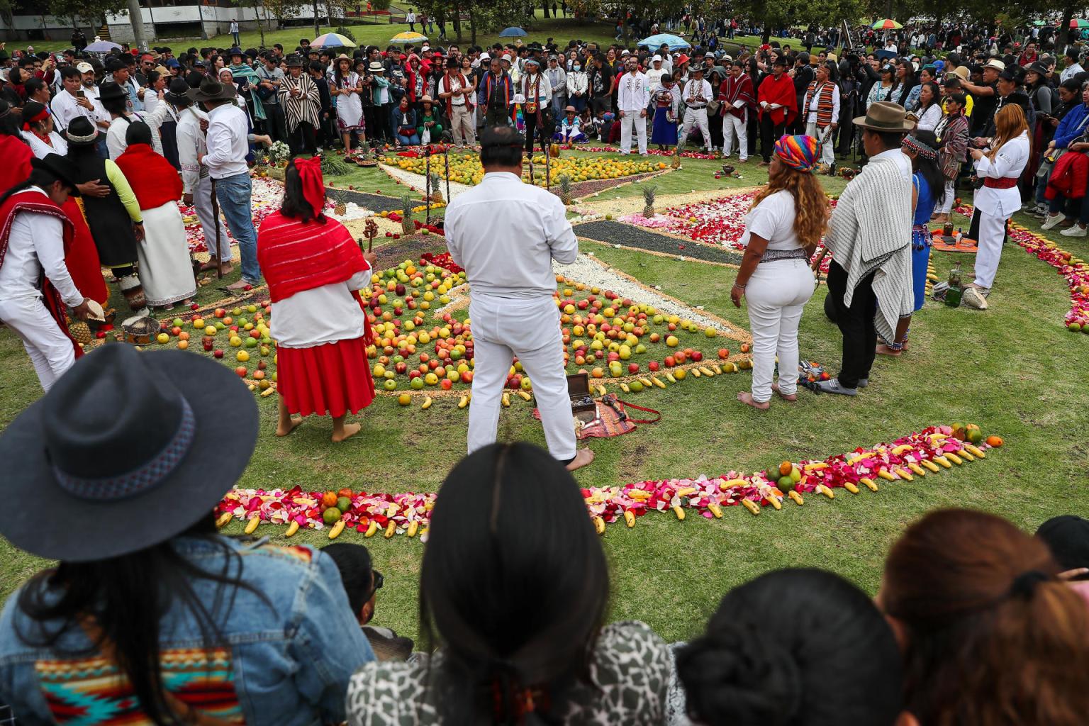 El Inti Raymi da inicio al verano en Quito con música, bailes, comida y ...