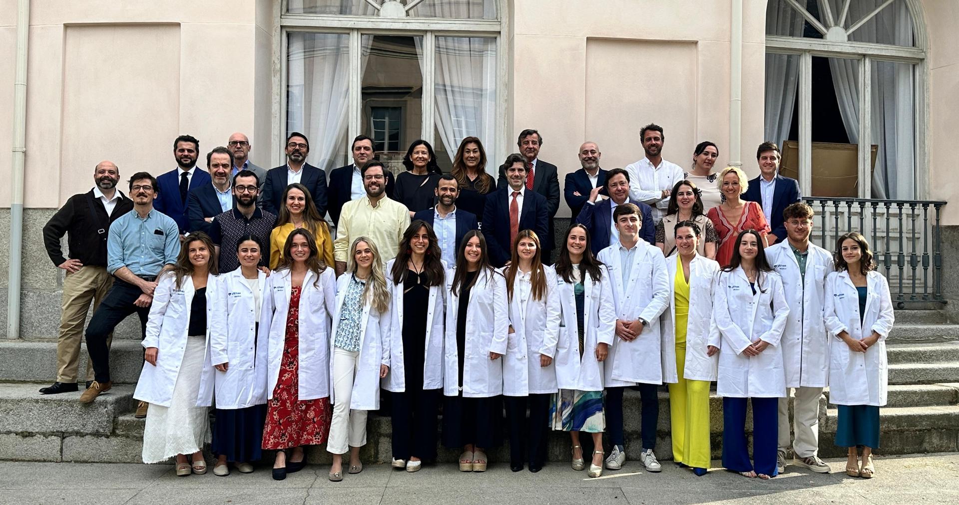 Vithas homenajea a los primeros graduandos en Medicina